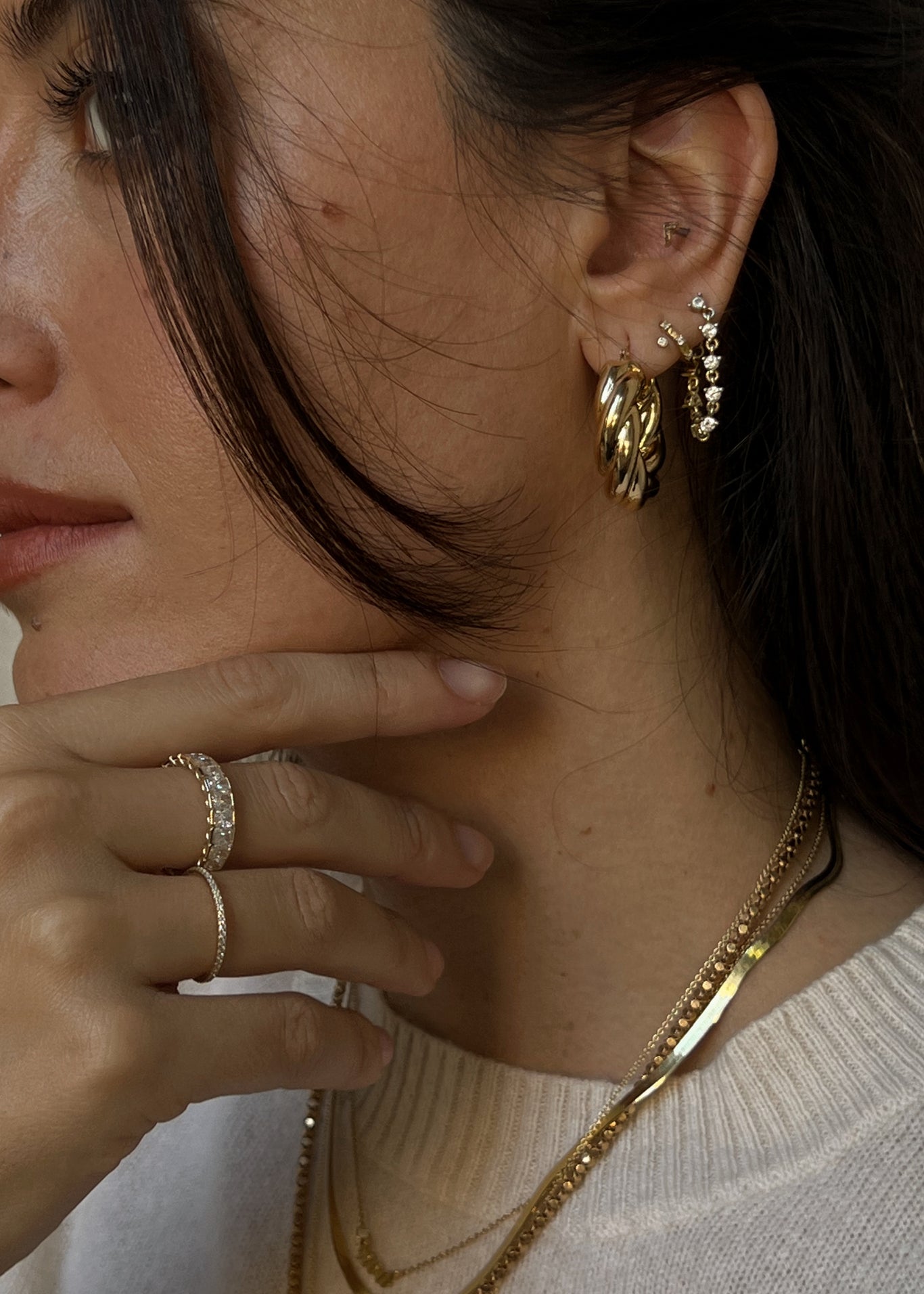 Taylor Twist Hoop Earrings - Kinn