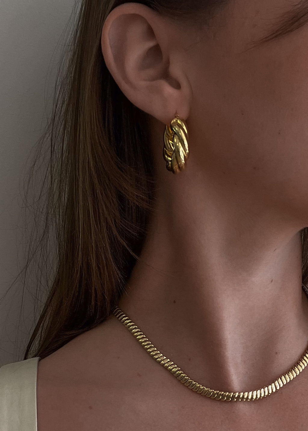 Taylor Twist Hoop Earrings - Kinn